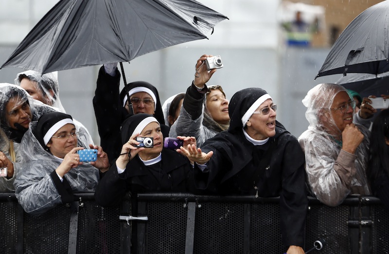 Mob Of Nuns Rush Pope Francis, Desperate For Photos - TPM – Talking ...