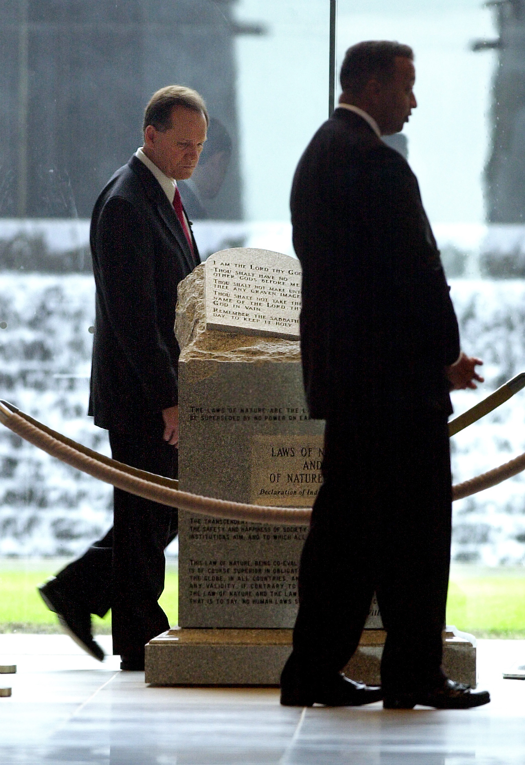 ‘Ten Commandments Judge’ Roy Moore Wins Back Alabama Supreme Court Seat ...