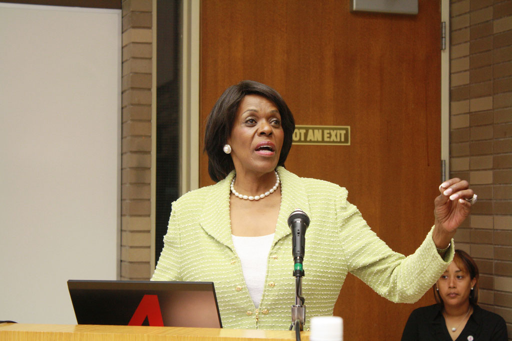 Rep. Carolyn Cheeks Kilpatrick, Mother Of Ex-Detroit Mayor, Loses Dem ...