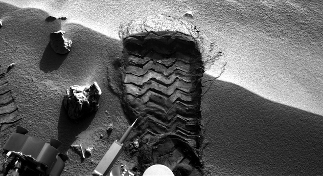 Mars Curiosity Rover Prepares To Scoop Sand And Clean Itself - TPM ...