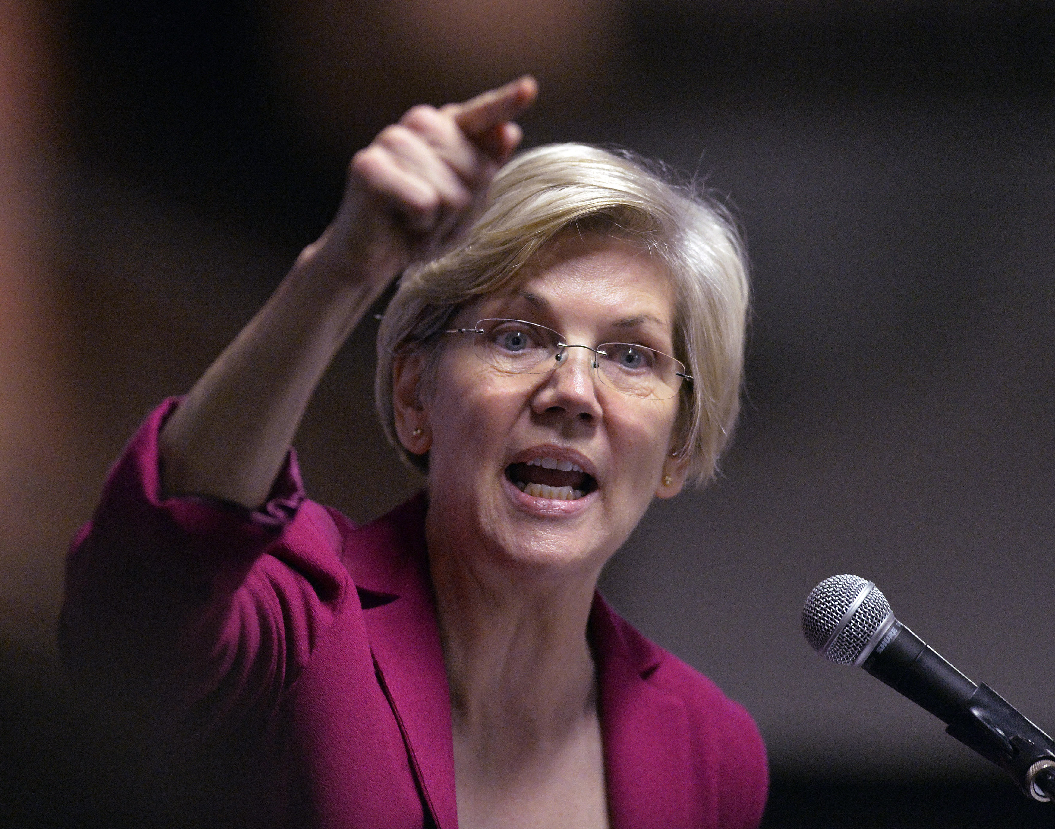 Elizabeth Warren Delivers Scathing Speech On Trickle-Down Economics ...