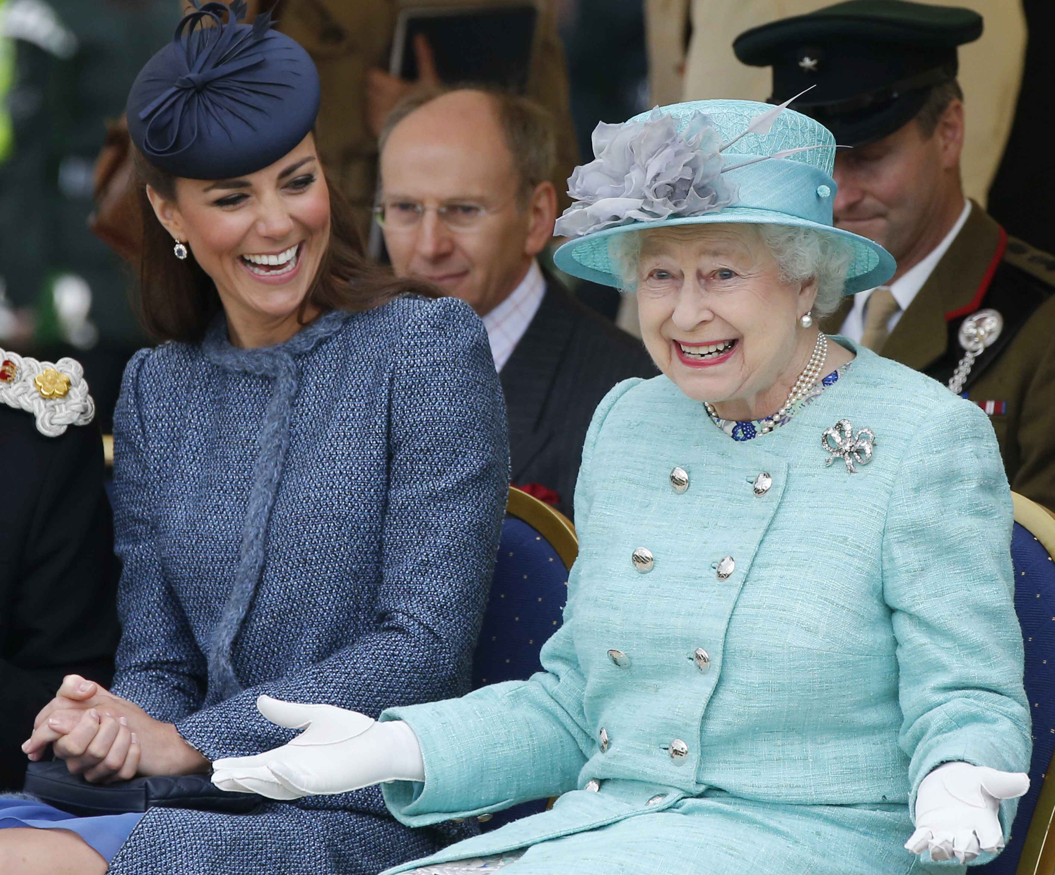 Brooch Burn: Queen Wears Pin From Obamas During Trump’s Visit - TPM ...