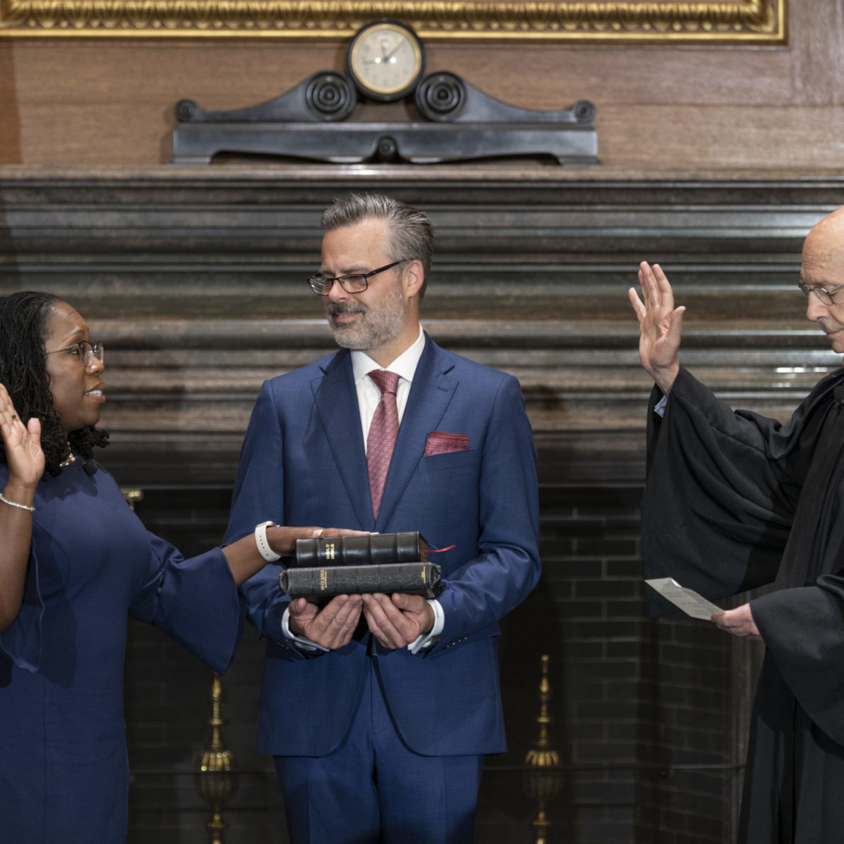 NSFW: Topless Chelsea Handler Mocks Vladimir Putin To Make A Point ...