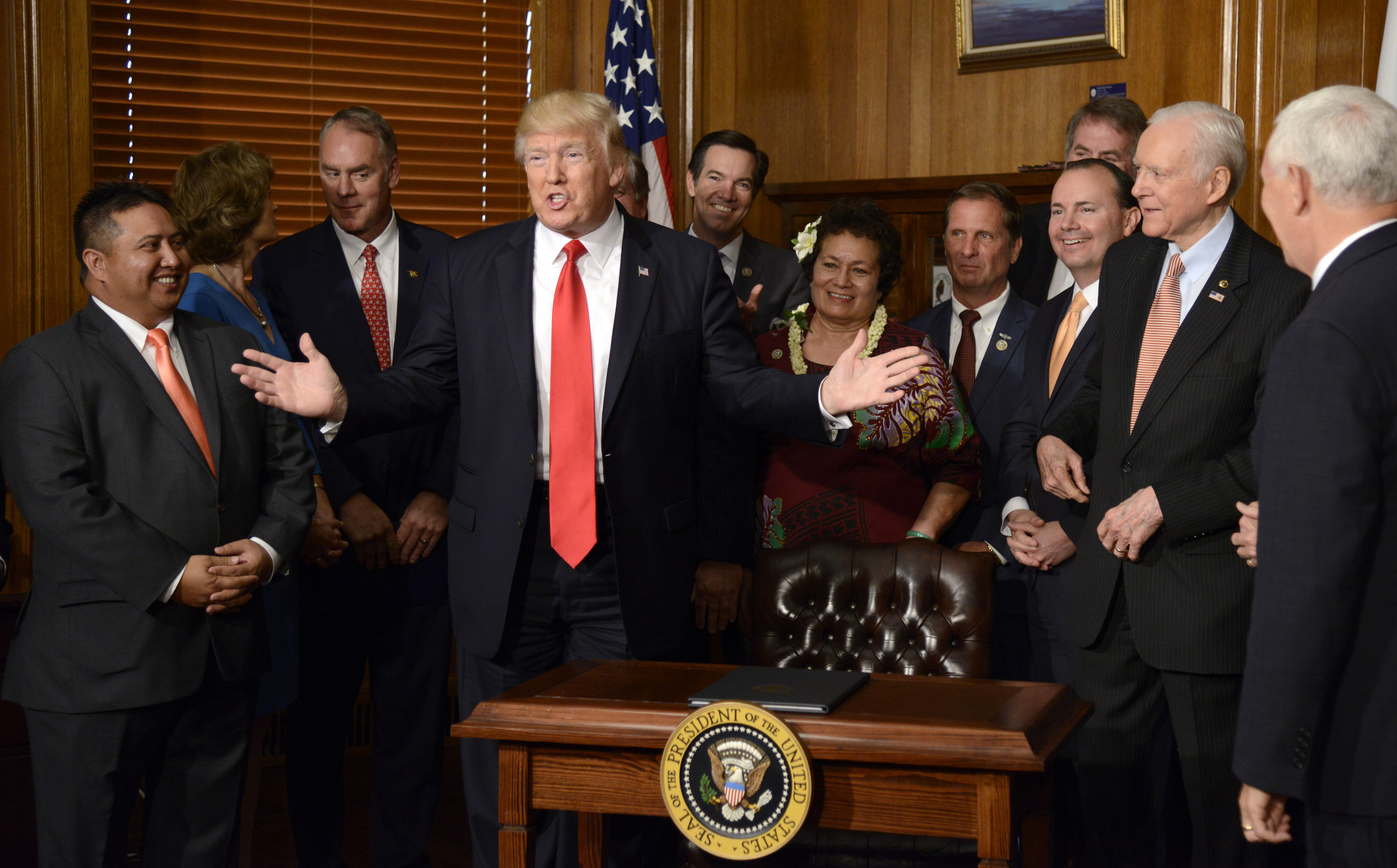 Trump Says He’ll Move Thousands of Federal Workers Out of Washington ...