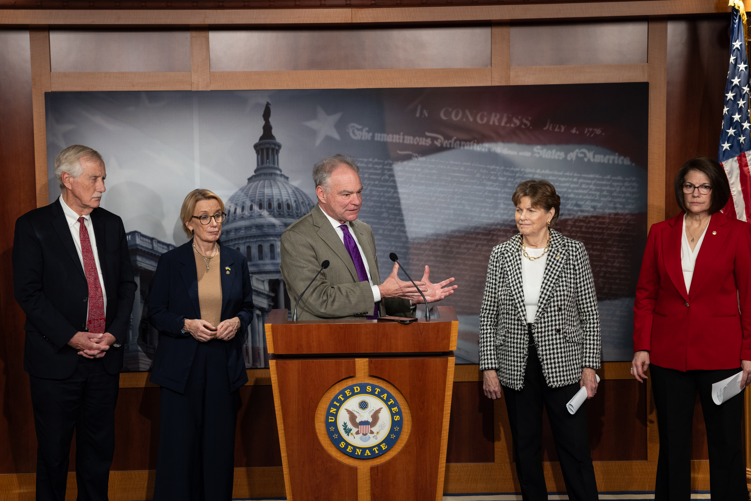 Group of Senate Dems Joins With GOP to End Shutdown Without Extending ...